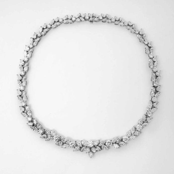 Oval Cabochon Moonstone Link Necklace (Yellow Gold) — Shreve, Crump & Low