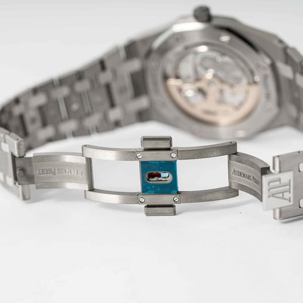 Audemars Piguet Royal Oak "Jumbo" 15202IP Platinum and Titanium 39mm ...