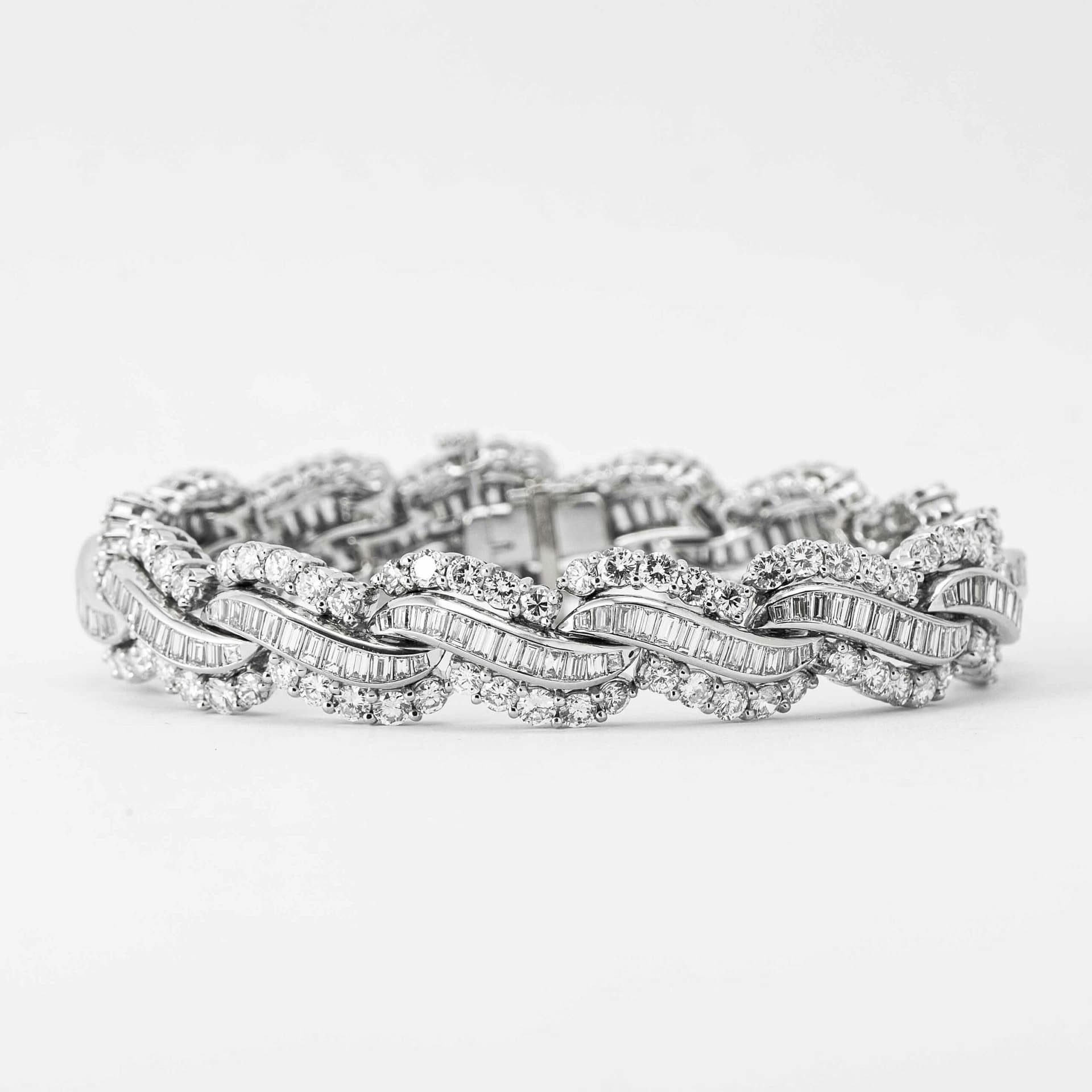 Round Brilliant Cut Diamond Swirl Bracelet (Platinum) — Shreve, Crump & Low